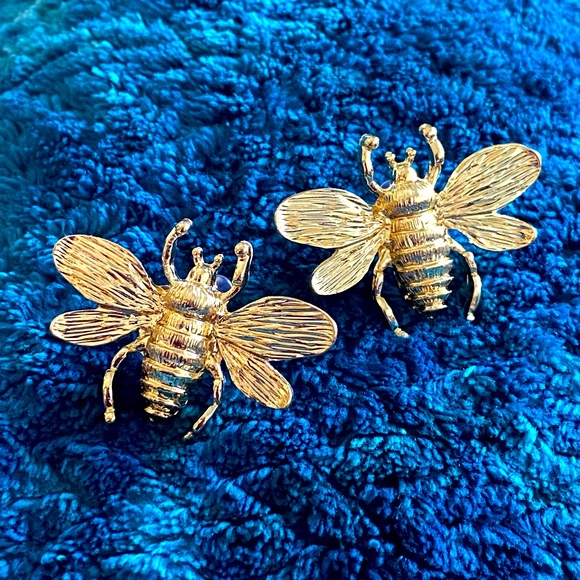 Gucci | Jewelry | Vintage Style Rustic Gold Brushed Large Bee Studs | Poshmark